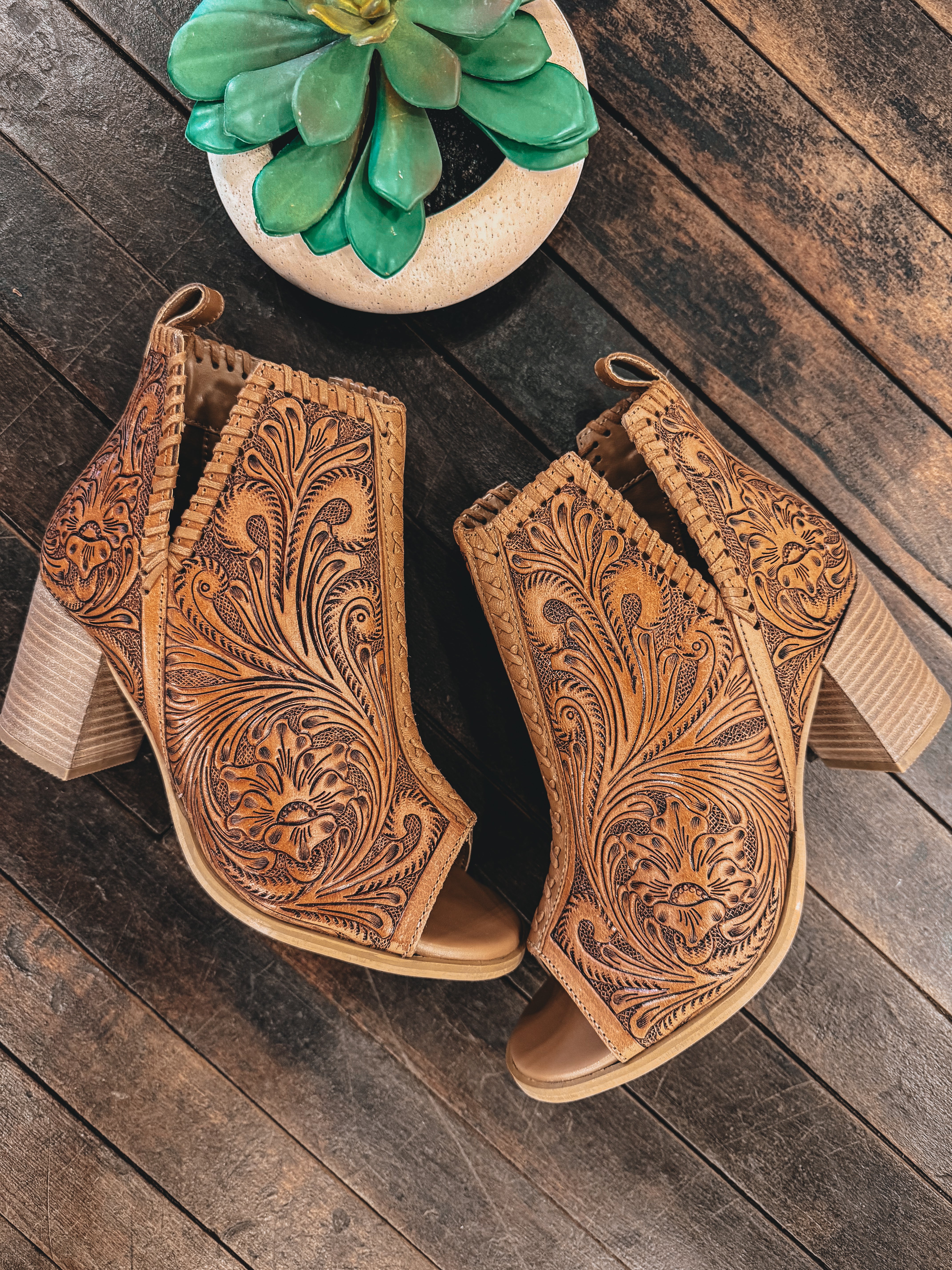 Reagan Heel – The Punchy Flare