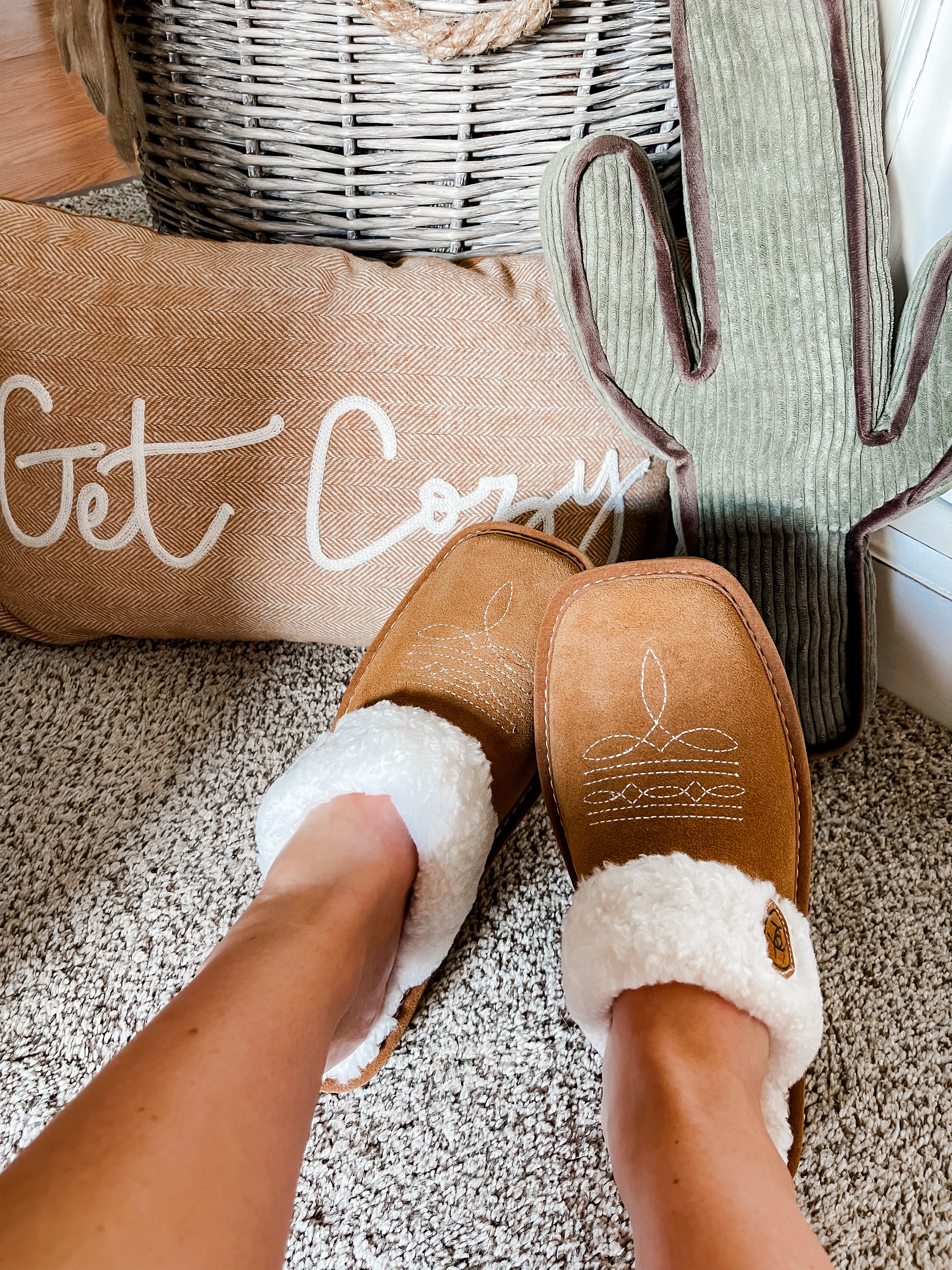 Ariat Square Toe Slipper (Chestnut) – The Punchy Flare