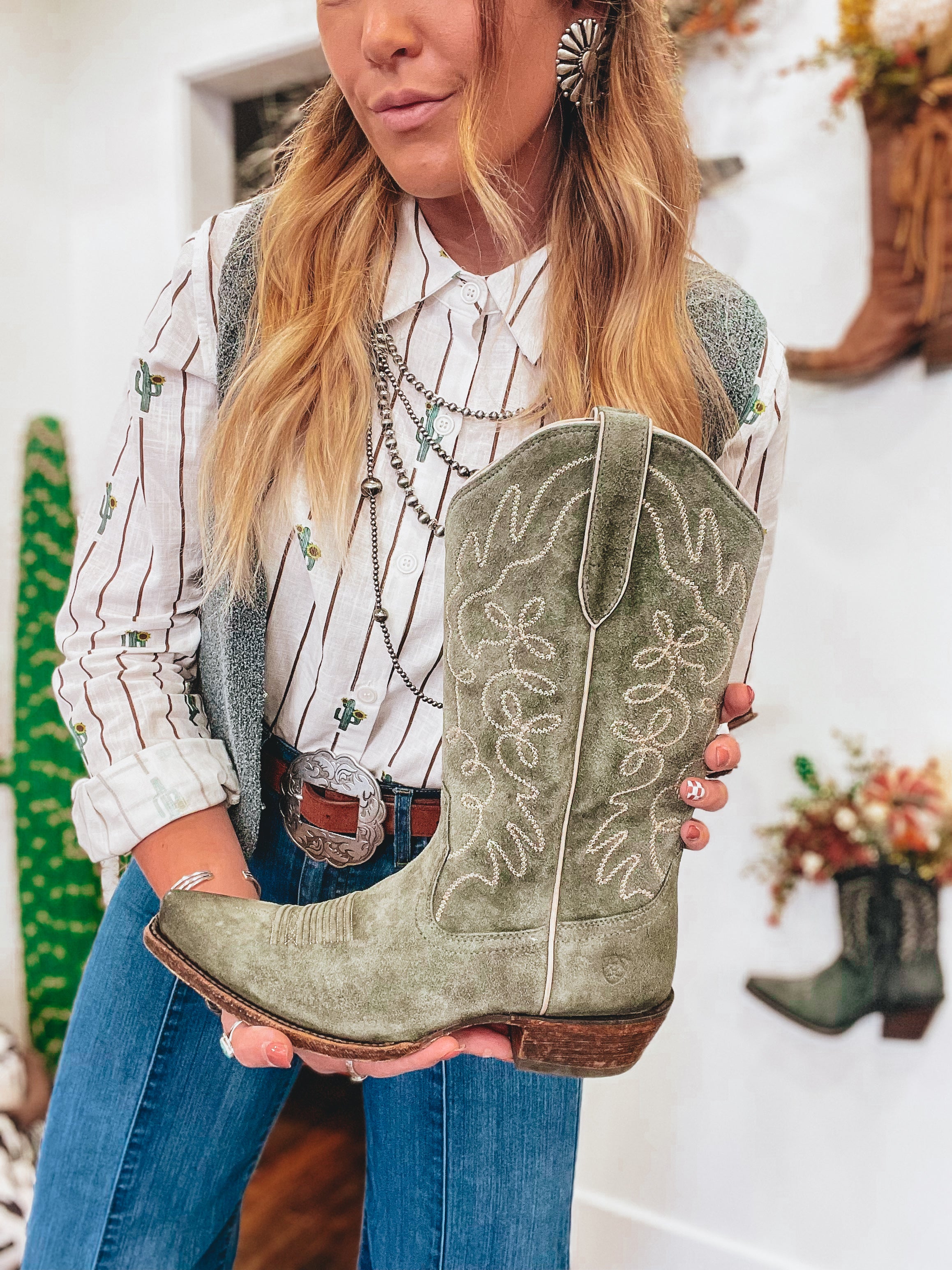Ariat Jukebox Boot (Soft Olive Suede) – The Punchy Flare